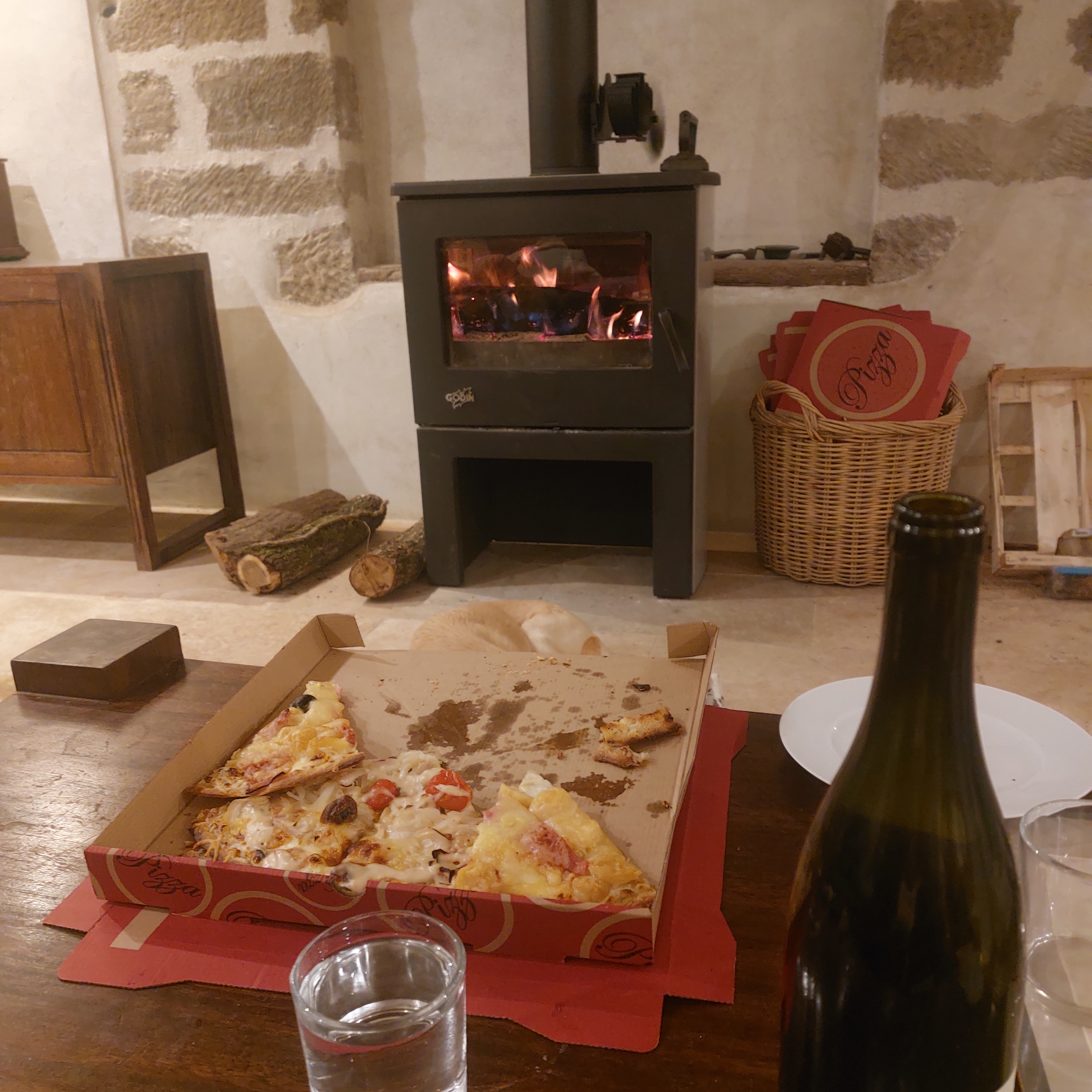 Hit the pause button – Widow plus woofs